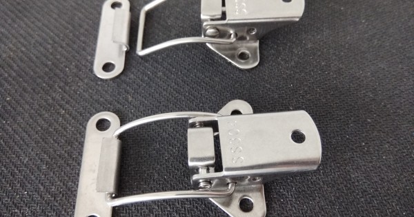 STAINLESS STEEL TOGGLE CLIP